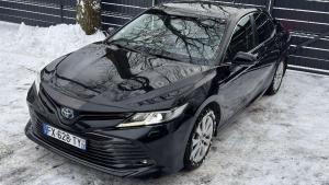 Black Toyota Camry 2021 in Jonava, with an engine capacity of 2.50 L and mileage of 280 thousand km for 10999 €, photo 3 on AUTOMOTO.COM.LV