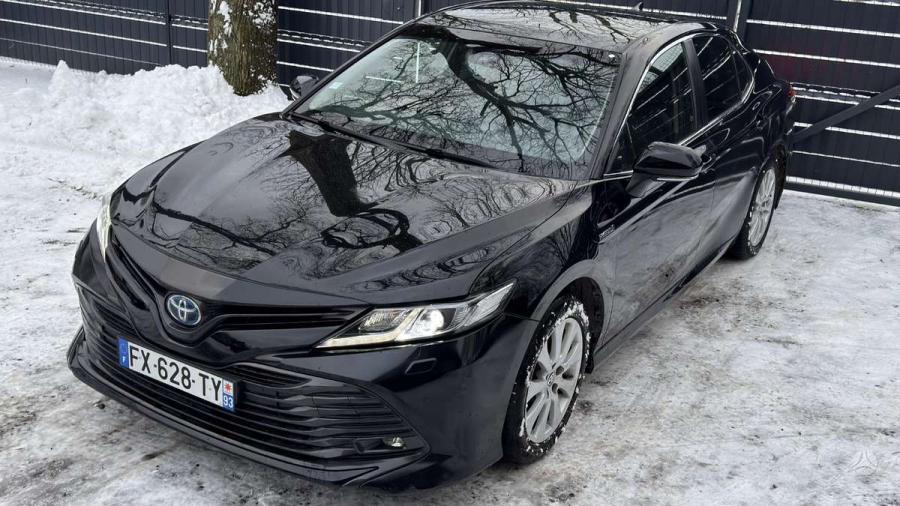 Black Toyota Camry 2021 in Jonava, with an engine capacity of 2.50 L and mileage of 280 thousand km for 10999 €, photo 3 on AUTOMOTO.COM.LV