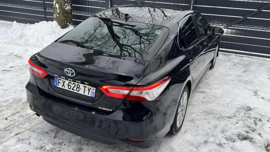 Black Toyota Camry 2021 in Jonava, with an engine capacity of 2.50 L and mileage of 280 thousand km for 10999 €, photo 7 on AUTOMOTO.COM.LV
