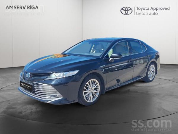 Black Toyota Camry 2021 in Riga, with an engine capacity of 2.50 L and mileage of 90 thousand km for 22500 €, photo 1 on AUTOMOTO.COM.LV