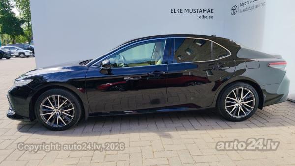 Melns Toyota Camry 2021 Tallina, ar dzinēja tilpumu 2.49 L un nobraukumu 60 tūkst. km par 28895 €, foto 3 vietnē AUTOMOTO.COM.LV