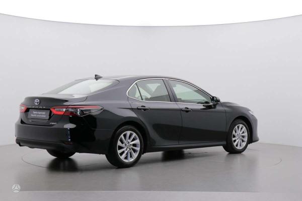 Black Toyota Camry 2021 in Vilnius, with an engine capacity of 2.49 L and mileage of 85 thousand km for 23990 €, photo 3 on AUTOMOTO.COM.LV