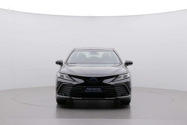 Black Toyota Camry 2021 in Vilnius, with an engine capacity of 2.49 L and mileage of 85 thousand km for 23990 €, photo 6 on AUTOMOTO.COM.LV