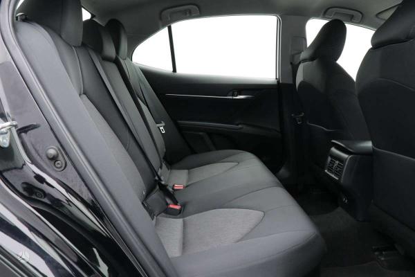 Black Toyota Camry 2021 in Vilnius, with an engine capacity of 2.49 L and mileage of 85 thousand km for 23990 €, photo 10 on AUTOMOTO.COM.LV