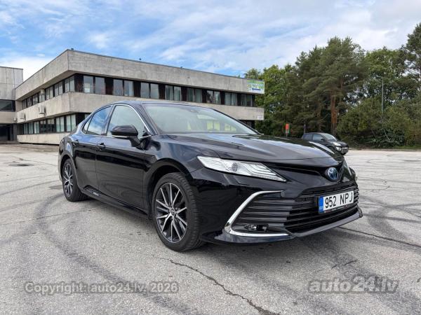Black Toyota Camry 2021 in Tallinn, with an engine capacity of 2.50 L and mileage of 24 thousand km for 27990 €, photo 1 on AUTOMOTO.COM.LV