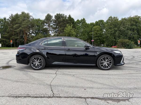 Black Toyota Camry 2021 in Tallinn, with an engine capacity of 2.50 L and mileage of 24 thousand km for 27990 €, photo 3 on AUTOMOTO.COM.LV