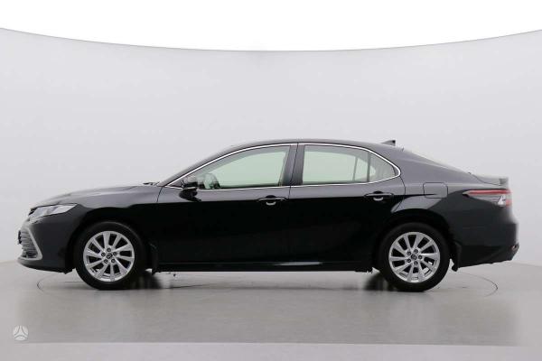 Black Toyota Camry 2021 in Vilnius, with an engine capacity of 2.49 L and mileage of 89 thousand km for 25900 €, photo 4 on AUTOMOTO.COM.LV