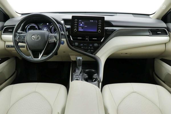 Black Toyota Camry 2021 in Vilnius, with an engine capacity of 2.49 L and mileage of 89 thousand km for 25900 €, photo 7 on AUTOMOTO.COM.LV