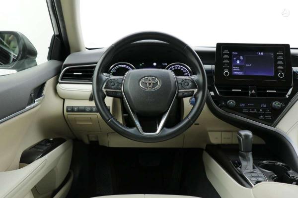 Black Toyota Camry 2021 in Vilnius, with an engine capacity of 2.49 L and mileage of 89 thousand km for 25900 €, photo 8 on AUTOMOTO.COM.LV