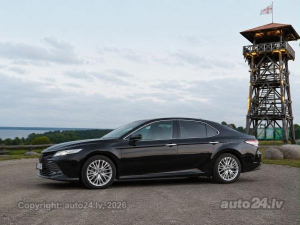 Черный Тойота Камри 2021 в Таллин, объемом двигателя 2.50 л и пробегом 64 тыс. км за 27500 €, фото 3 на AUTOMOTO.COM.LV
