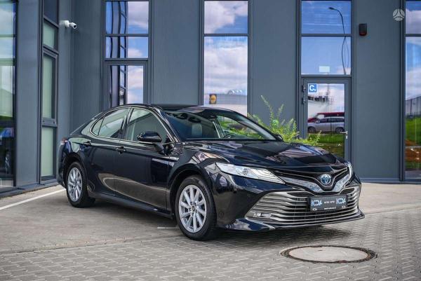 Black Toyota Camry 2021 in Marijampole, with an engine capacity of 2.49 L and mileage of 203 thousand km for 18250 €, photo 1 on AUTOMOTO.COM.LV