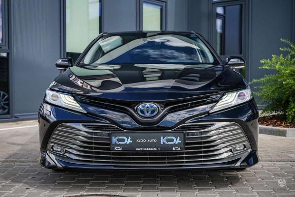 Black Toyota Camry 2021 in Marijampole, with an engine capacity of 2.49 L and mileage of 203 thousand km for 18250 €, photo 3 on AUTOMOTO.COM.LV