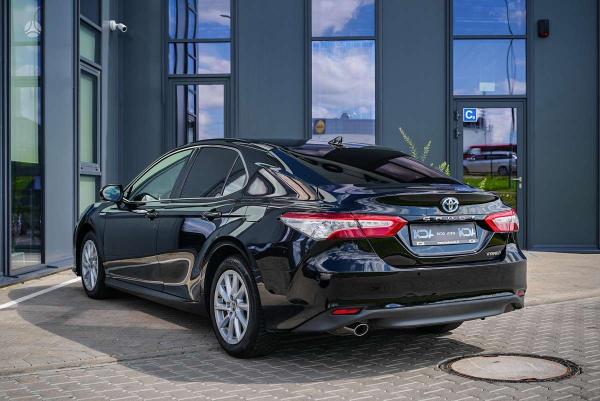 Black Toyota Camry 2021 in Marijampole, with an engine capacity of 2.49 L and mileage of 203 thousand km for 18250 €, photo 9 on AUTOMOTO.COM.LV