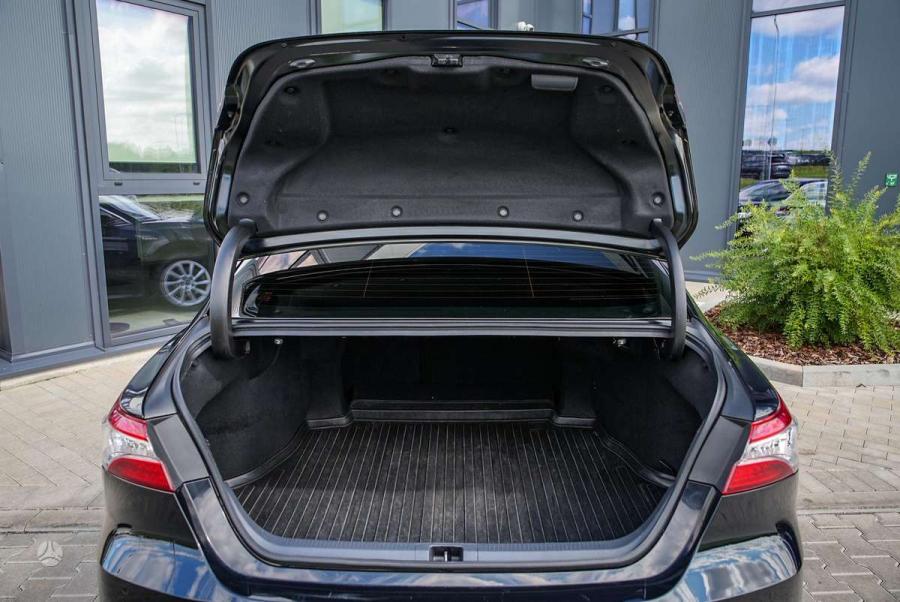 Melns Toyota Camry 2021 Marijampole, ar dzinēja tilpumu 2.49 L un nobraukumu 203 tūkst. km par 18250 €, foto 16 vietnē AUTOMOTO.COM.LV