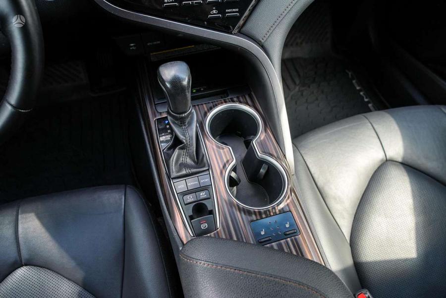 Melns Toyota Camry 2021 Marijampole, ar dzinēja tilpumu 2.49 L un nobraukumu 203 tūkst. km par 18250 €, foto 22 vietnē AUTOMOTO.COM.LV