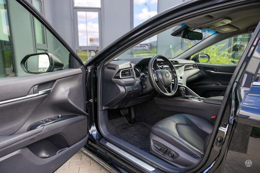 Melns Toyota Camry 2021 Marijampole, ar dzinēja tilpumu 2.49 L un nobraukumu 203 tūkst. km par 18250 €, foto 28 vietnē AUTOMOTO.COM.LV