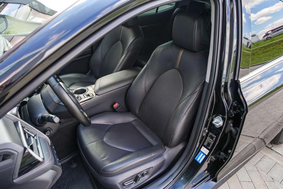 Melns Toyota Camry 2021 Marijampole, ar dzinēja tilpumu 2.49 L un nobraukumu 203 tūkst. km par 18250 €, foto 31 vietnē AUTOMOTO.COM.LV