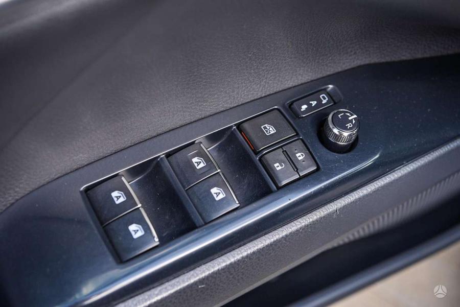 Melns Toyota Camry 2021 Marijampole, ar dzinēja tilpumu 2.49 L un nobraukumu 203 tūkst. km par 18250 €, foto 33 vietnē AUTOMOTO.COM.LV