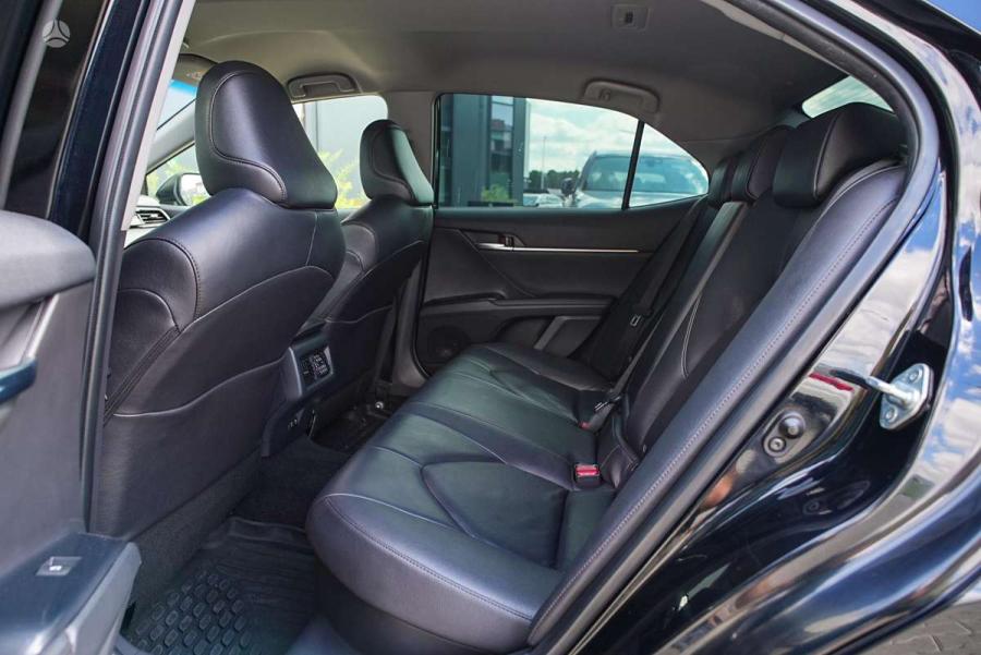 Melns Toyota Camry 2021 Marijampole, ar dzinēja tilpumu 2.49 L un nobraukumu 203 tūkst. km par 18250 €, foto 36 vietnē AUTOMOTO.COM.LV