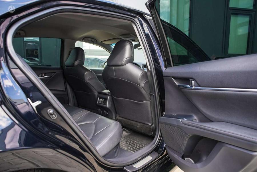 Melns Toyota Camry 2021 Marijampole, ar dzinēja tilpumu 2.49 L un nobraukumu 203 tūkst. km par 18250 €, foto 37 vietnē AUTOMOTO.COM.LV