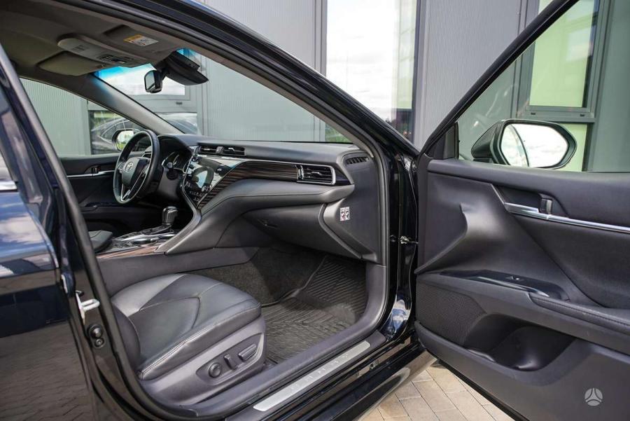 Melns Toyota Camry 2021 Marijampole, ar dzinēja tilpumu 2.49 L un nobraukumu 203 tūkst. km par 18250 €, foto 39 vietnē AUTOMOTO.COM.LV