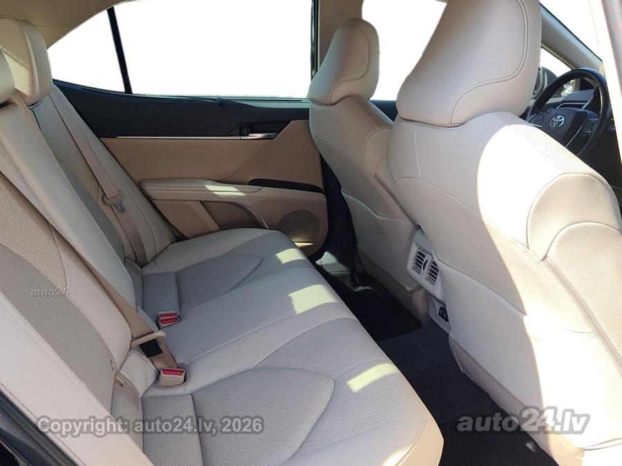 Black Toyota Camry 2021 in Tallinn, with an engine capacity of 2.49 L and mileage of 77 thousand km for 27995 €, photo 8 on AUTOMOTO.COM.LV