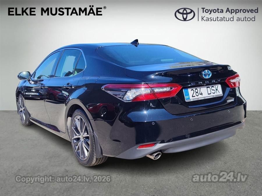 Black Toyota Camry 2021 in Tallinn, with an engine capacity of 2.49 L and mileage of 77 thousand km for 27995 €, photo 18 on AUTOMOTO.COM.LV