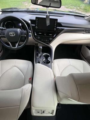Melns Toyota Camry 2022 Viļņa, ar dzinēja tilpumu 2.49 L un nobraukumu 70 tūkst. km par 28000 €, foto 8 vietnē AUTOMOTO.COM.LV