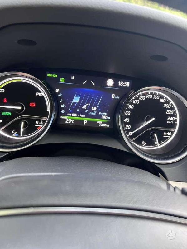 Melns Toyota Camry 2022 Viļņa, ar dzinēja tilpumu 2.49 L un nobraukumu 70 tūkst. km par 28000 €, foto 10 vietnē AUTOMOTO.COM.LV