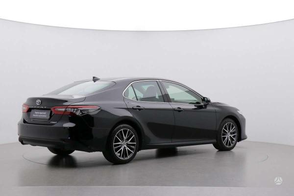 Black Toyota Camry 2022 in Vilnius, with an engine capacity of 2.49 L and mileage of 113 thousand km for 27900 €, photo 4 on AUTOMOTO.COM.LV