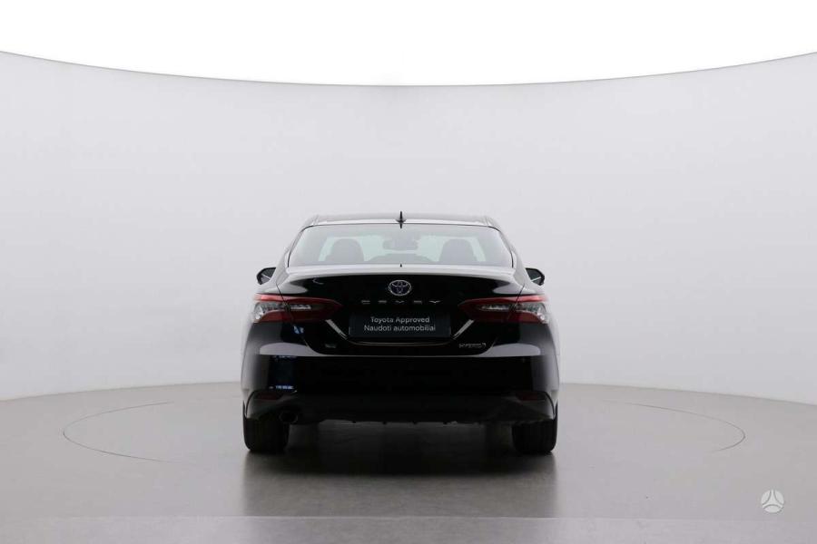 Black Toyota Camry 2022 in Vilnius, with an engine capacity of 2.49 L and mileage of 113 thousand km for 27900 €, photo 6 on AUTOMOTO.COM.LV