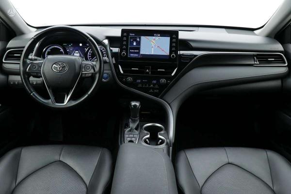 Black Toyota Camry 2022 in Vilnius, with an engine capacity of 2.49 L and mileage of 113 thousand km for 27900 €, photo 8 on AUTOMOTO.COM.LV