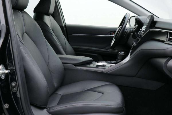 Black Toyota Camry 2022 in Vilnius, with an engine capacity of 2.49 L and mileage of 113 thousand km for 27900 €, photo 10 on AUTOMOTO.COM.LV