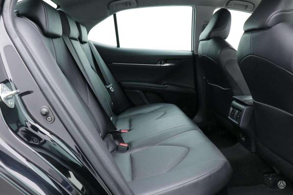 Black Toyota Camry 2022 in Vilnius, with an engine capacity of 2.49 L and mileage of 113 thousand km for 27900 €, photo 11 on AUTOMOTO.COM.LV
