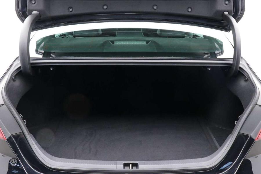 Black Toyota Camry 2022 in Vilnius, with an engine capacity of 2.49 L and mileage of 113 thousand km for 27900 €, photo 12 on AUTOMOTO.COM.LV