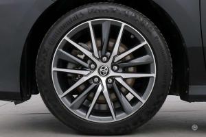 Black Toyota Camry 2022 in Vilnius, with an engine capacity of 2.49 L and mileage of 113 thousand km for 27900 €, photo 16 on AUTOMOTO.COM.LV