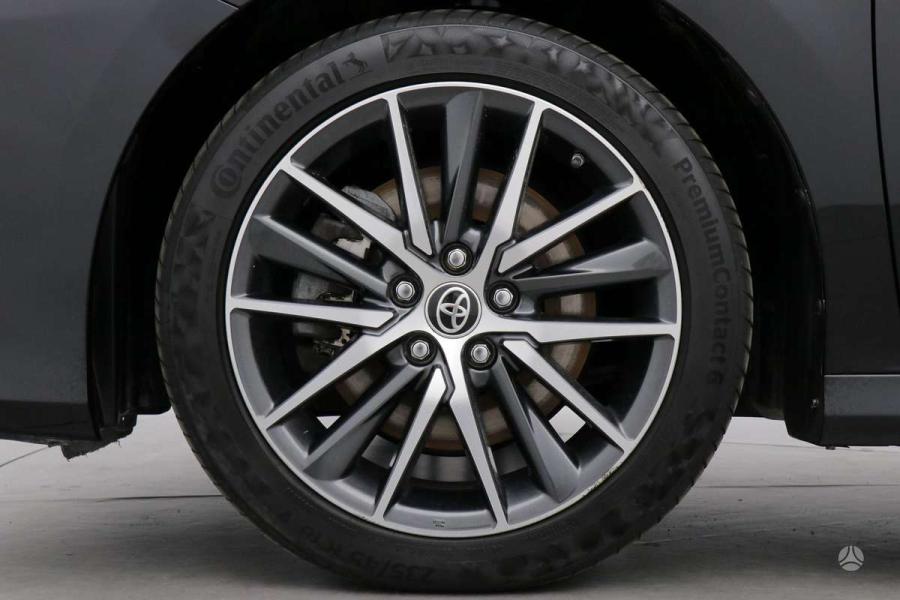 Black Toyota Camry 2022 in Vilnius, with an engine capacity of 2.49 L and mileage of 113 thousand km for 27900 €, photo 16 on AUTOMOTO.COM.LV