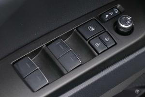 Black Toyota Camry 2022 in Vilnius, with an engine capacity of 2.49 L and mileage of 113 thousand km for 27900 €, photo 24 on AUTOMOTO.COM.LV