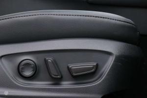 Black Toyota Camry 2022 in Vilnius, with an engine capacity of 2.49 L and mileage of 113 thousand km for 27900 €, photo 28 on AUTOMOTO.COM.LV