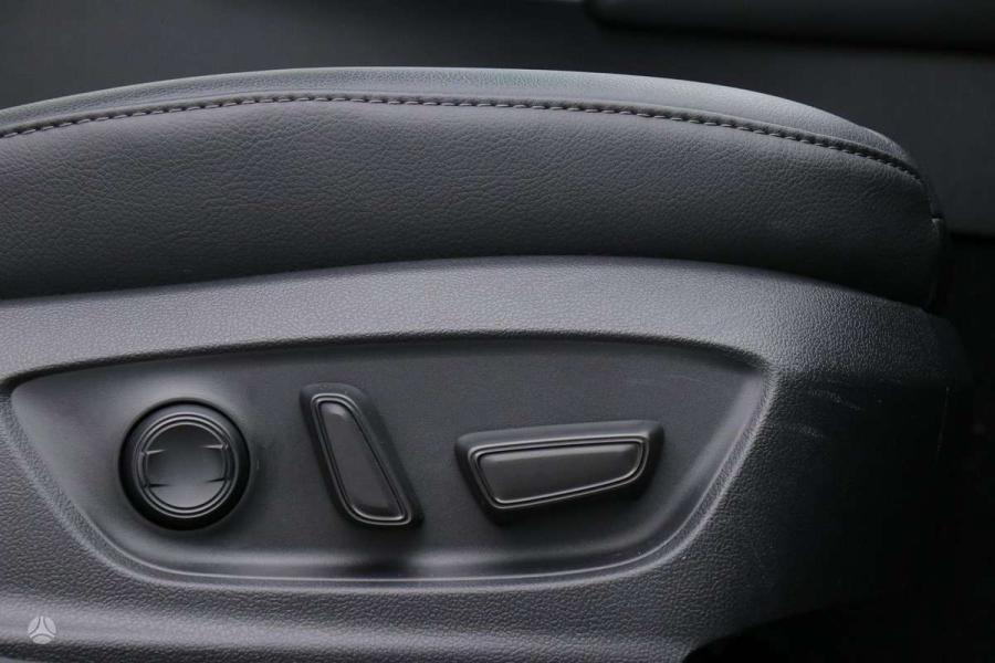 Black Toyota Camry 2022 in Vilnius, with an engine capacity of 2.49 L and mileage of 113 thousand km for 27900 €, photo 28 on AUTOMOTO.COM.LV