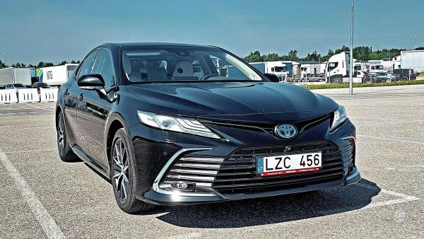 Melns Toyota Camry 2023 Viļņa, ar dzinēja tilpumu 2.50 L un nobraukumu 63 tūkst. km par 32500 €, foto 4 vietnē AUTOMOTO.COM.LV