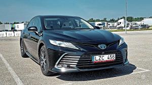 Black Toyota Camry 2023 in Vilnius, with an engine capacity of 2.50 L and mileage of 63 thousand km for 32500 €, photo 5 on AUTOMOTO.COM.LV