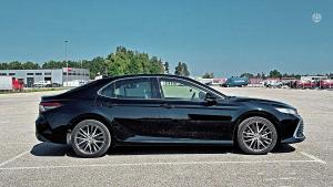 Black Toyota Camry 2023 in Vilnius, with an engine capacity of 2.50 L and mileage of 63 thousand km for 32500 €, photo 12 on AUTOMOTO.COM.LV