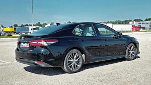 Black Toyota Camry 2023 in Vilnius, with an engine capacity of 2.50 L and mileage of 63 thousand km for 32500 €, photo 14 on AUTOMOTO.COM.LV