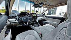 Black Toyota Camry 2023 in Vilnius, with an engine capacity of 2.50 L and mileage of 63 thousand km for 32500 €, photo 19 on AUTOMOTO.COM.LV