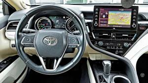 Black Toyota Camry 2023 in Vilnius, with an engine capacity of 2.50 L and mileage of 63 thousand km for 32500 €, photo 22 on AUTOMOTO.COM.LV