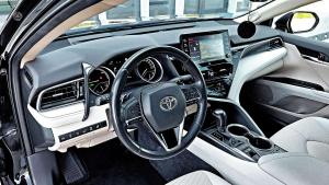 Black Toyota Camry 2023 in Vilnius, with an engine capacity of 2.50 L and mileage of 63 thousand km for 32500 €, photo 23 on AUTOMOTO.COM.LV