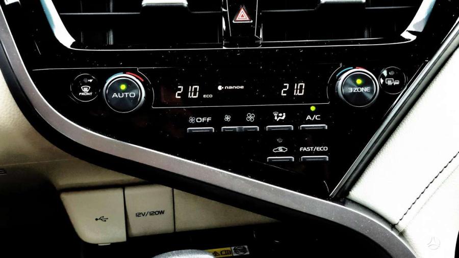 Black Toyota Camry 2023 in Vilnius, with an engine capacity of 2.50 L and mileage of 63 thousand km for 32500 €, photo 26 on AUTOMOTO.COM.LV