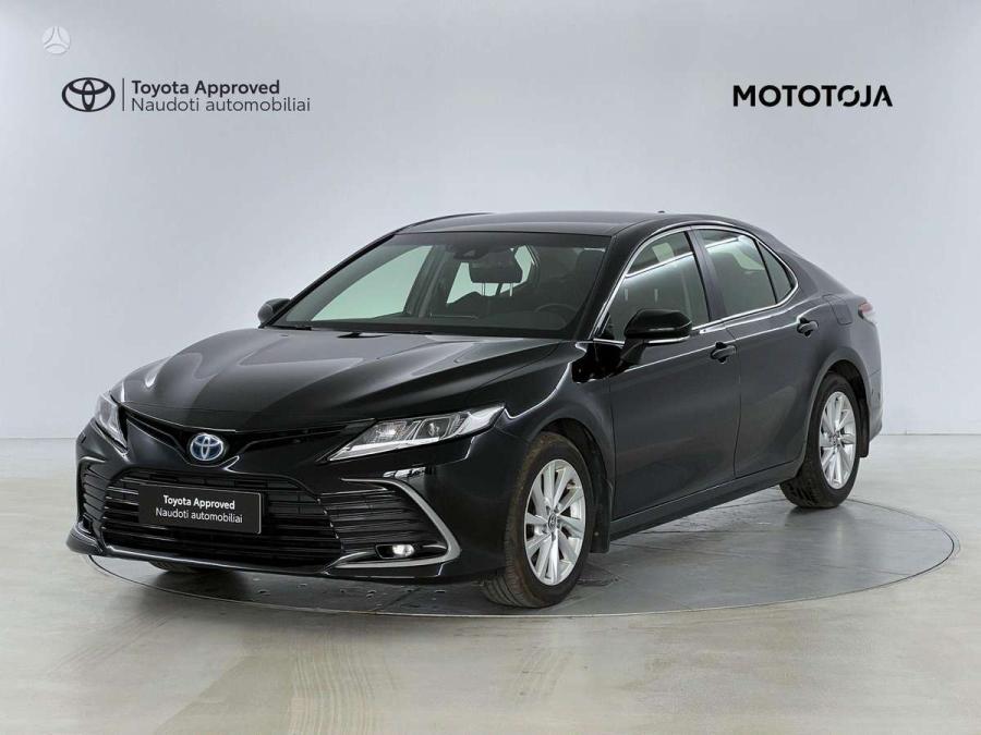 Melns Toyota Camry 2023 Viļņa, ar dzinēja tilpumu 2.49 L un nobraukumu 103 tūkst. km par 26900 €, foto 1 vietnē AUTOMOTO.COM.LV