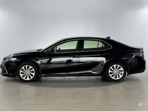 Melns Toyota Camry 2023 Viļņa, ar dzinēja tilpumu 2.49 L un nobraukumu 103 tūkst. km par 26900 €, foto 4 vietnē AUTOMOTO.COM.LV